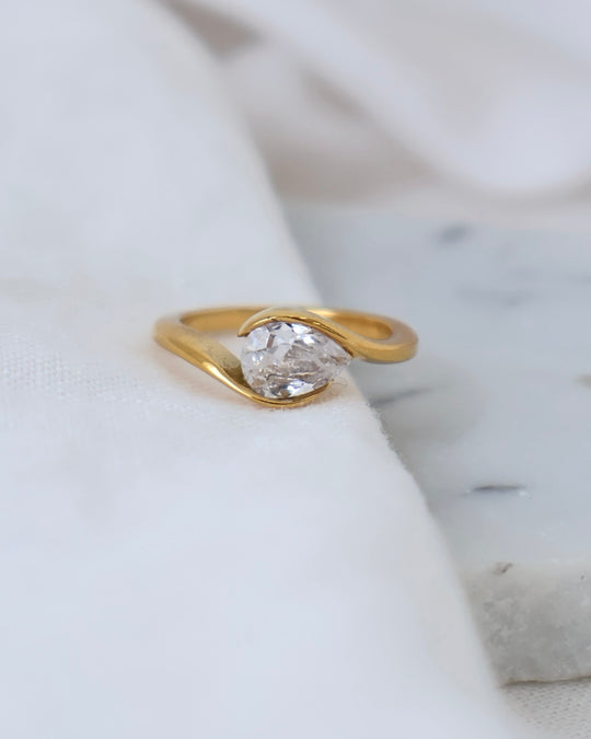 The Violet Pinky Ring – FINERRINGS